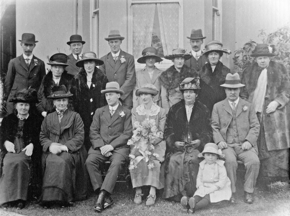 A Short History of The Grattons aka The Graddons - Littlehempston